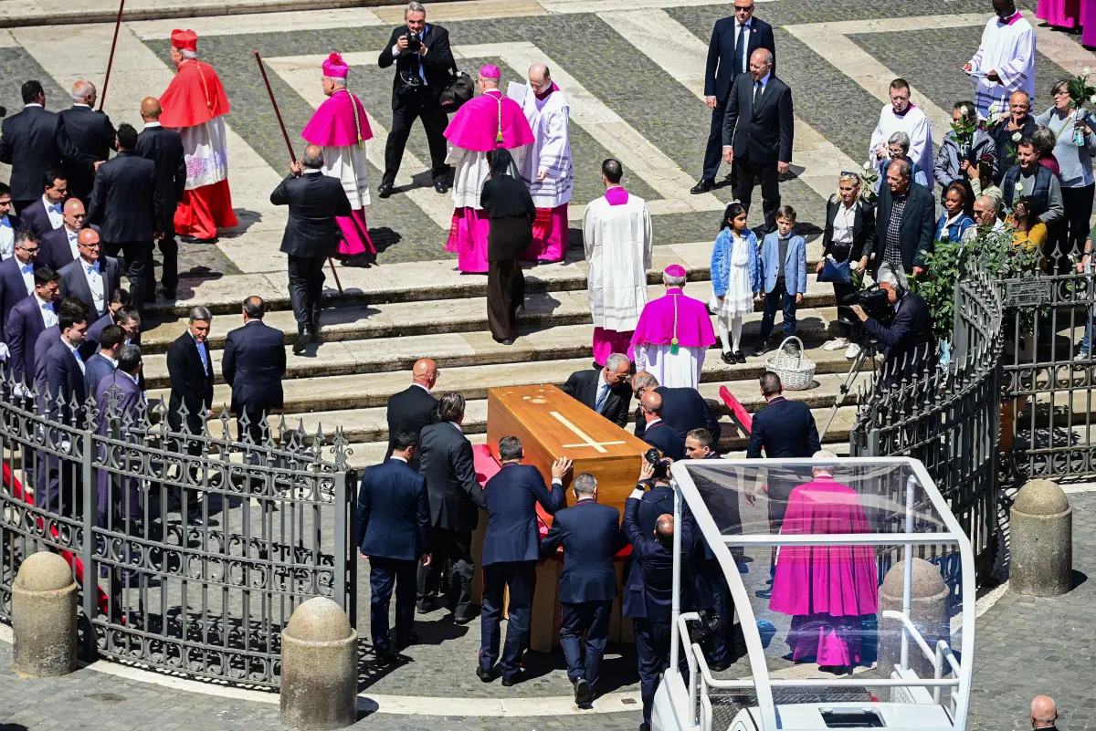 Pope Francis Laid to Rest as 400,000 Mourners Pay Final Respects